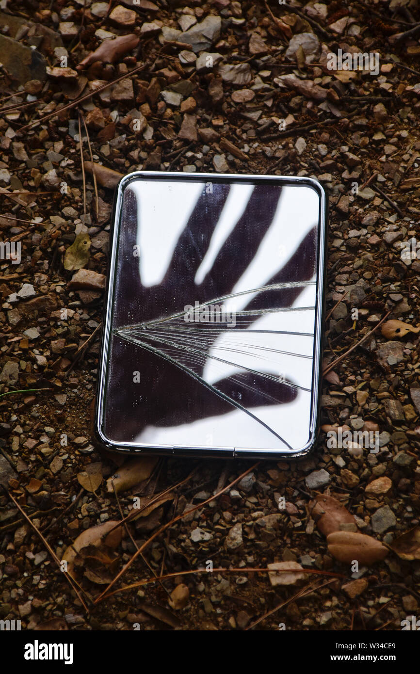 Broken mirror hi-res stock photography and images - Alamy