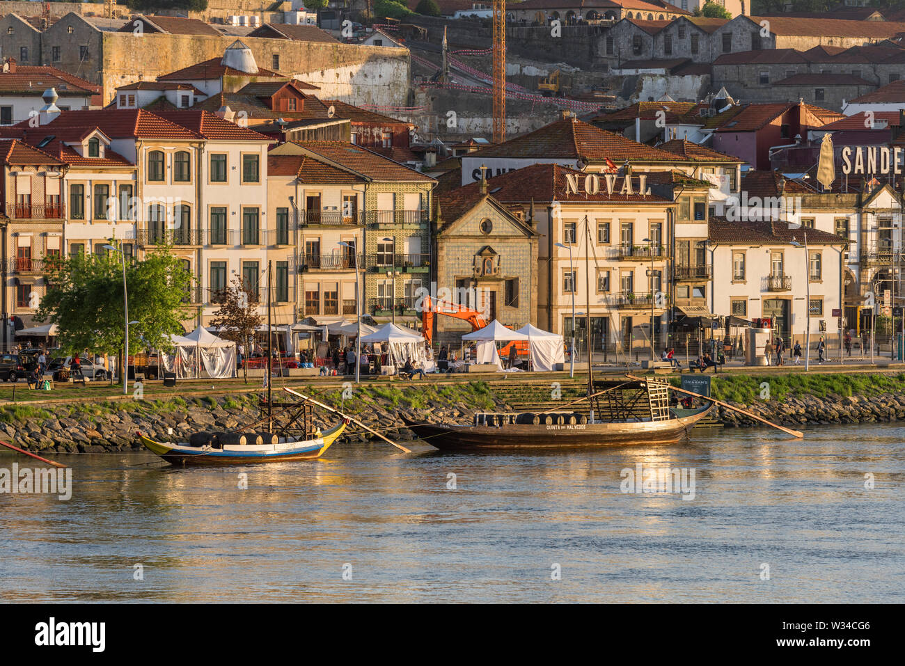 Porto promenade hi-res stock photography and images - Alamy