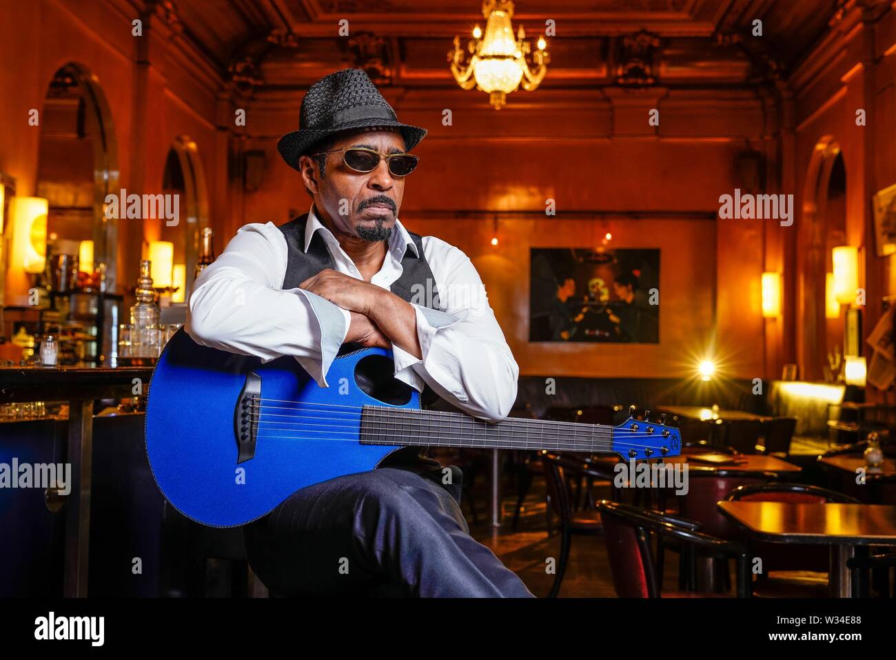 Vast guitar hi-res stock photography and images - Alamy