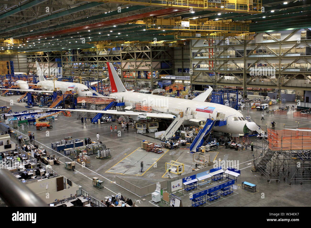 The boeing everett factory washington hi-res stock photography and ...