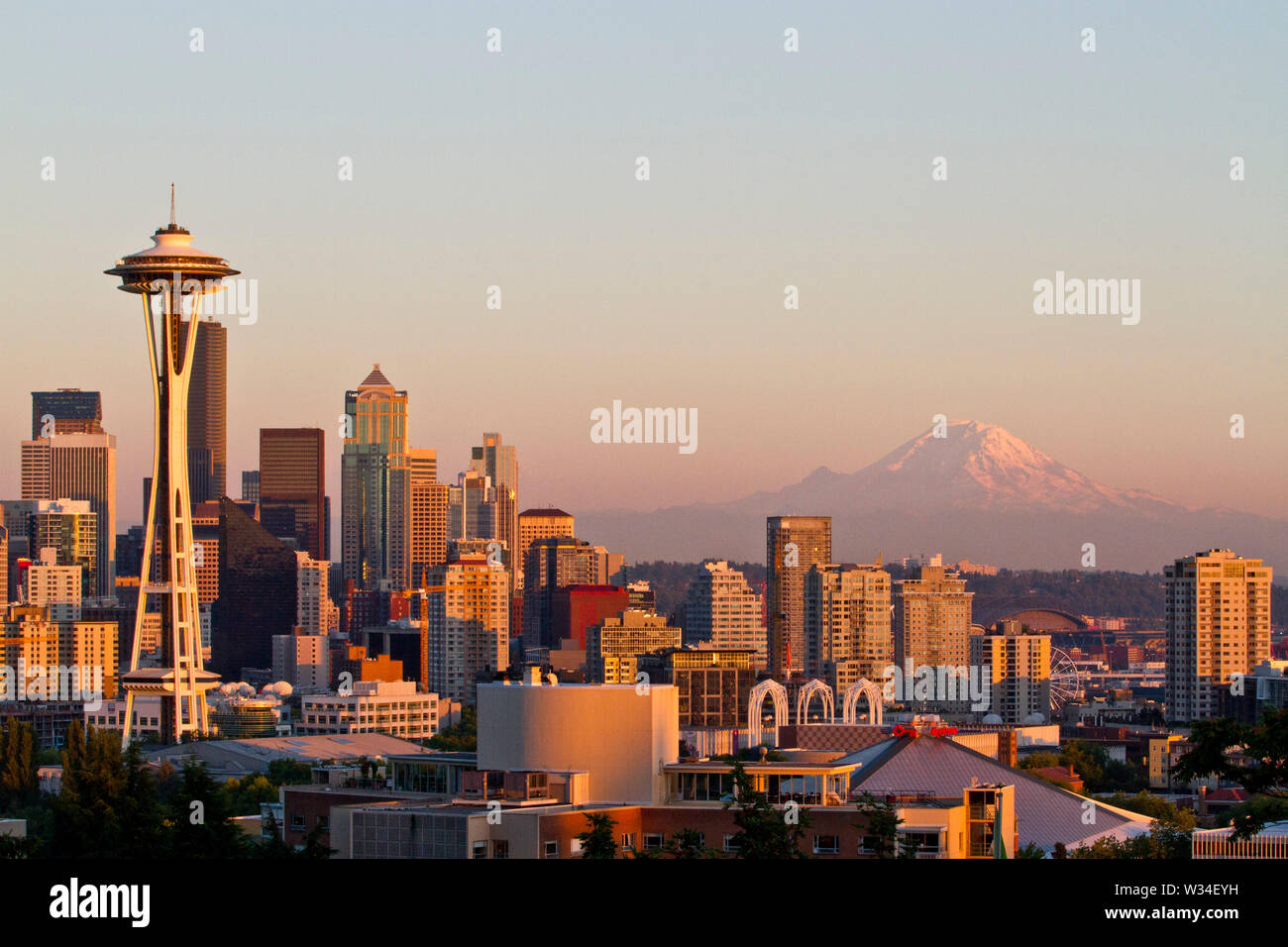 Queen anne seattle hi-res stock photography and images - Alamy