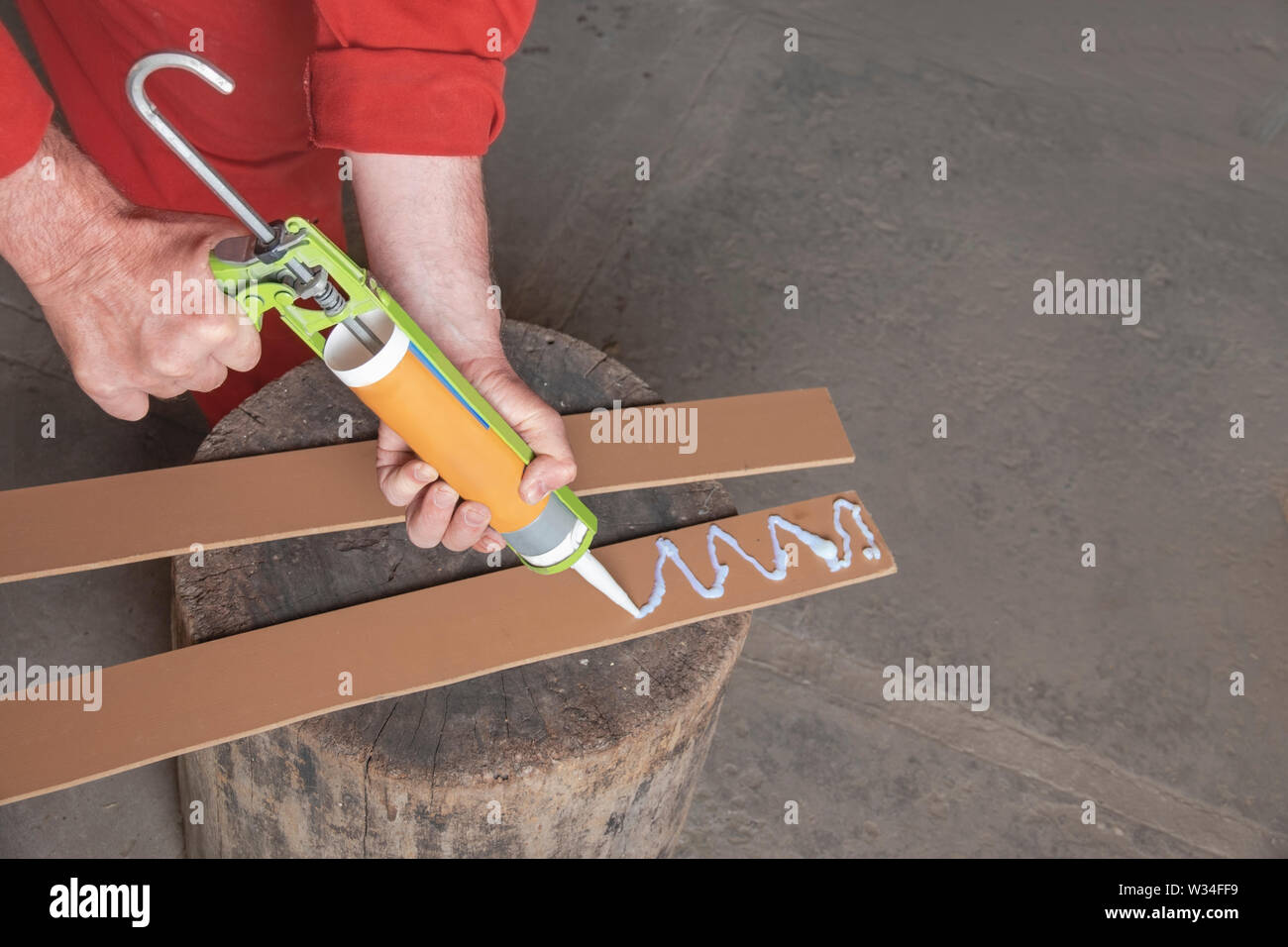 Applying wood glue hi-res stock photography and images - Alamy