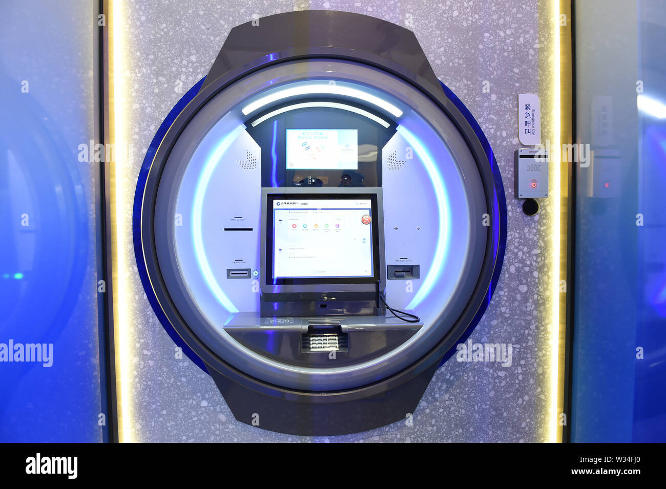 Inside bank teller hi-res stock photography and images - Alamy