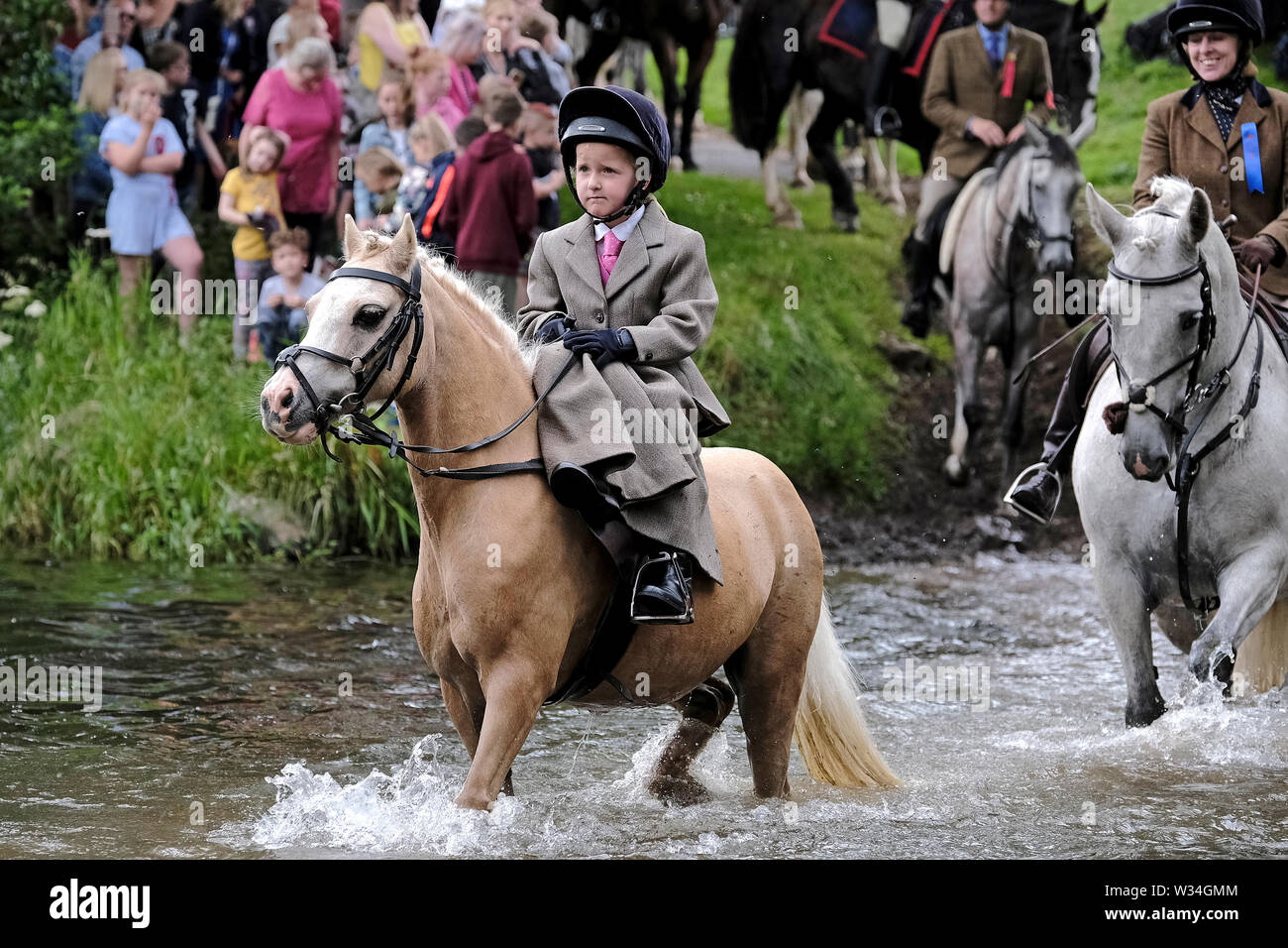 Lady riding side saddle hi-res stock photography and images - Alamy