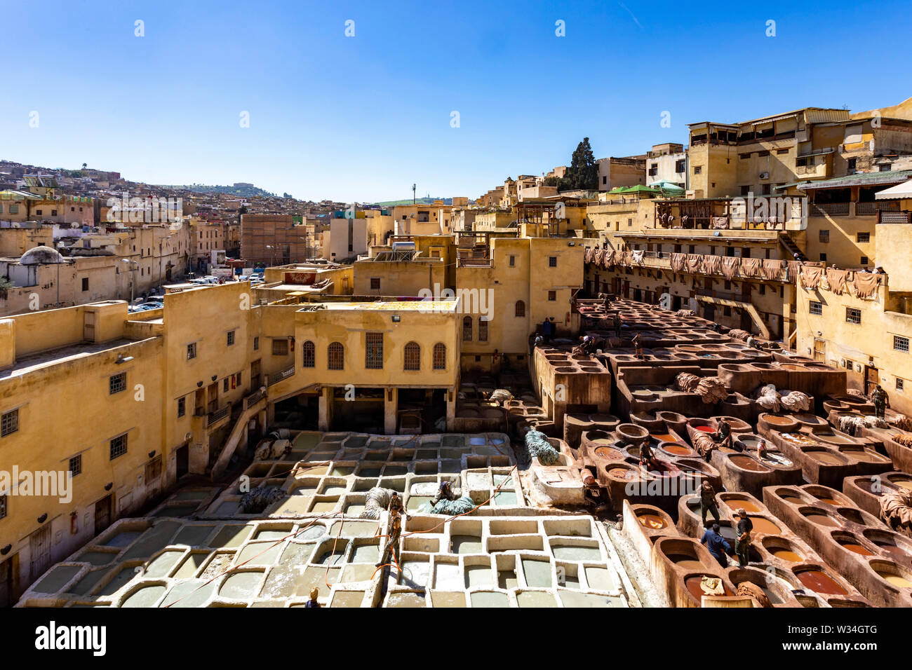 Fes tannery hi-res stock photography and images - Alamy