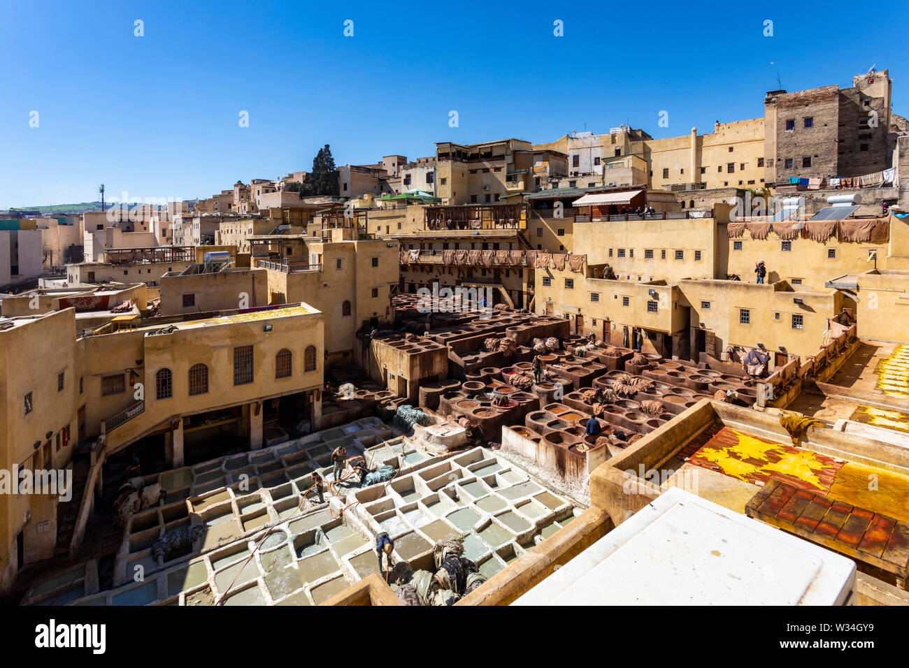 Fes tannery hi-res stock photography and images - Alamy