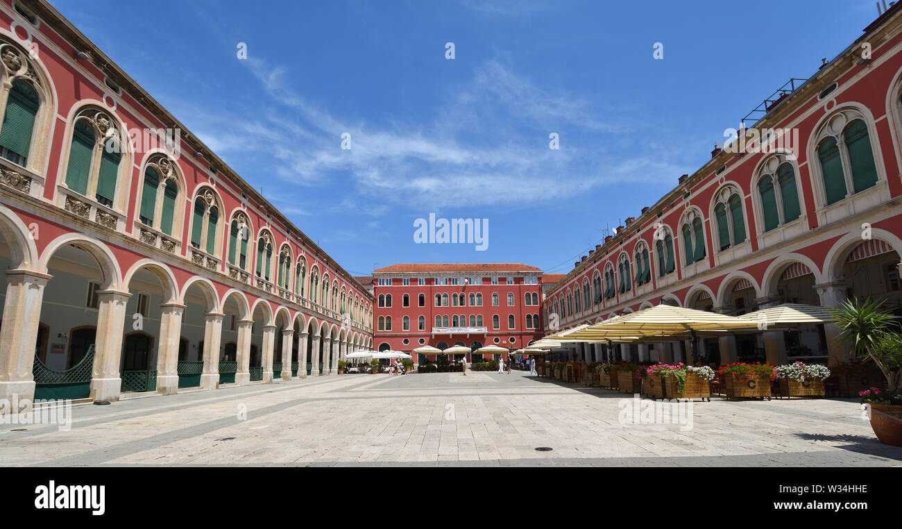 Republic square hi-res stock photography and images - Alamy