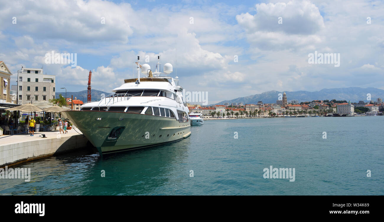 Split up hi-res stock photography and images - Alamy