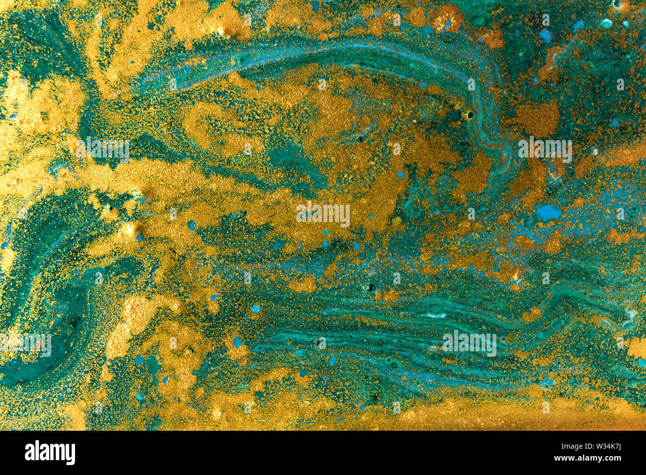 Liquid uneven green marbling pattern with golden glitter and glare of ...