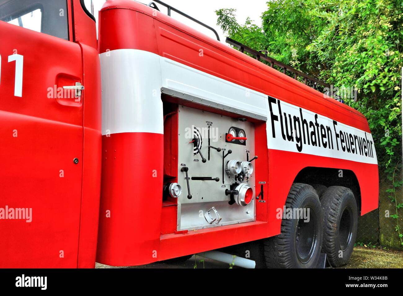 Old red fire truck hi-res stock photography and images - Alamy