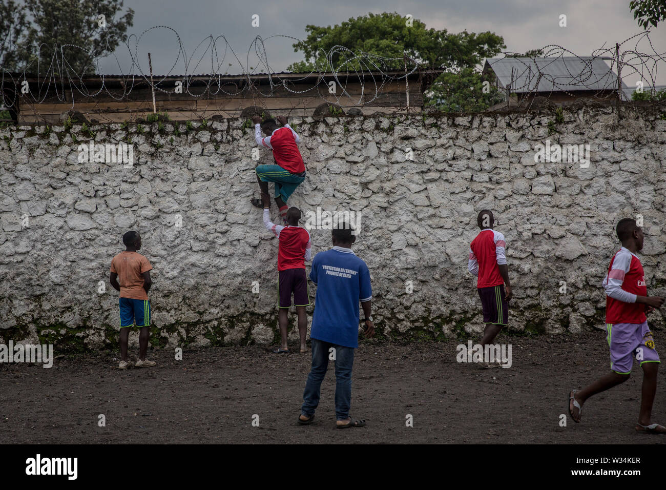 Child soldier congo hi-res stock photography and images - Alamy