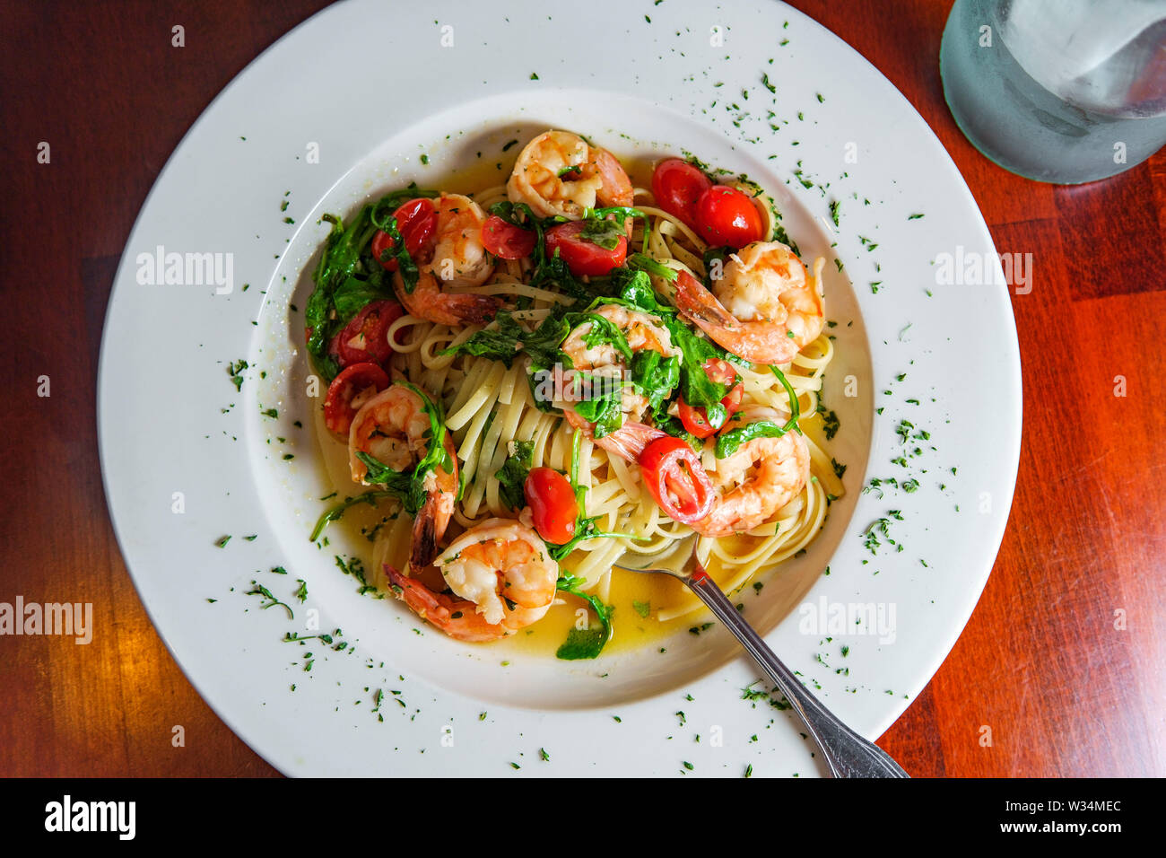 Italian shrimp with linguine Gamberoni Aglio e Olio Stock Photo - Alamy