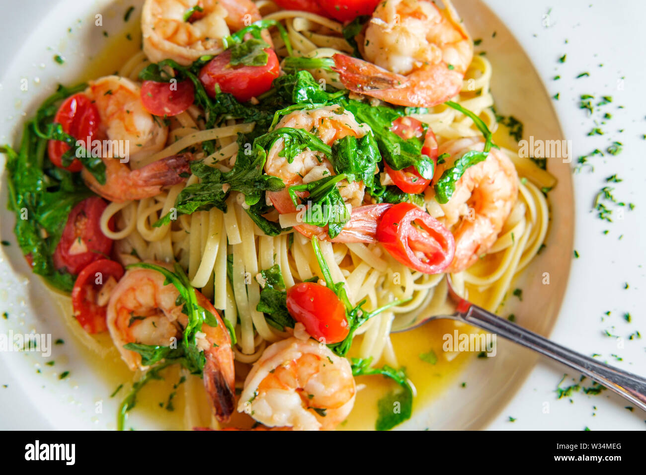Italian shrimp with linguine Gamberoni Aglio e Olio Stock Photo - Alamy