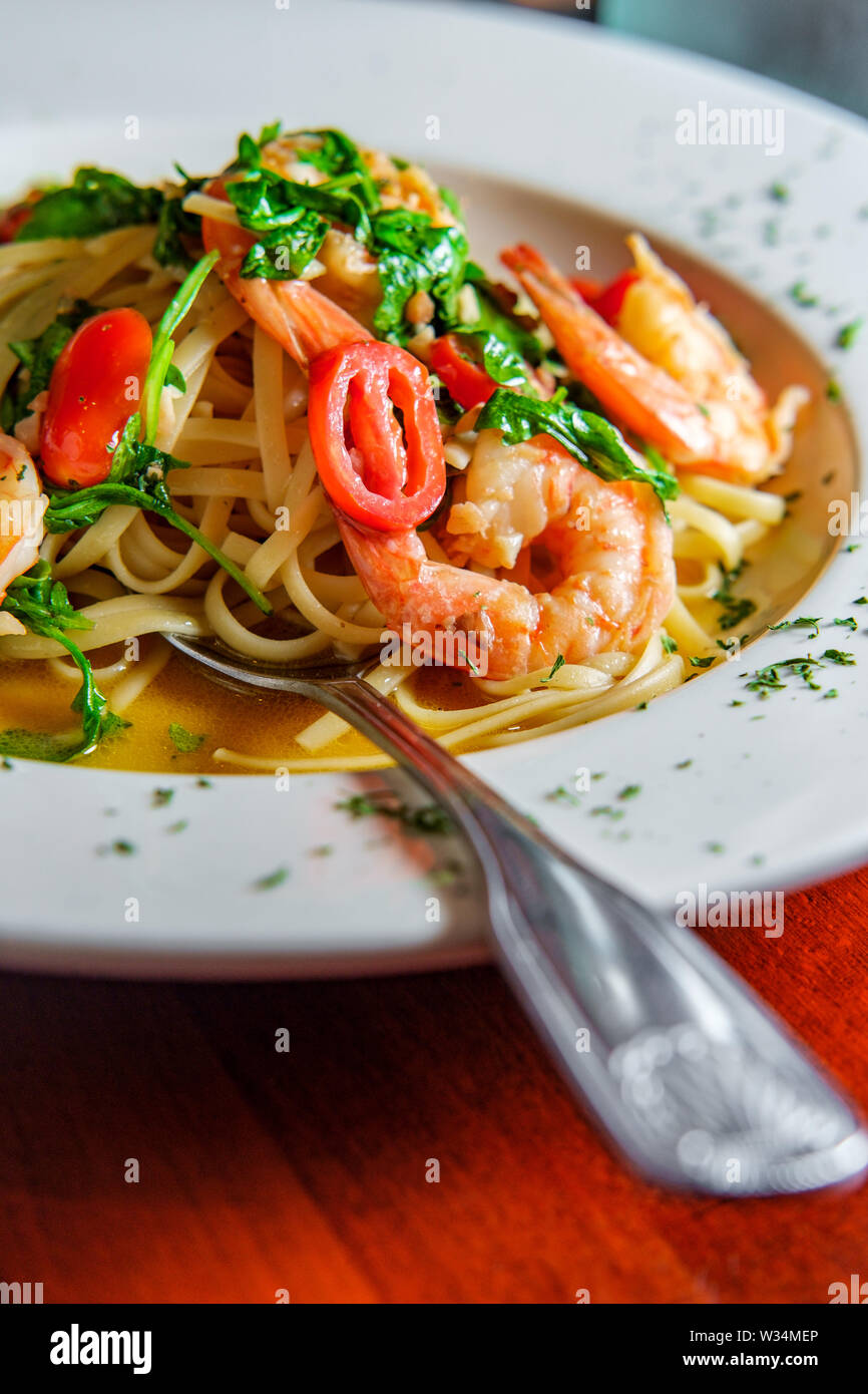 Italian shrimp with linguine Gamberoni Aglio e Olio Stock Photo - Alamy