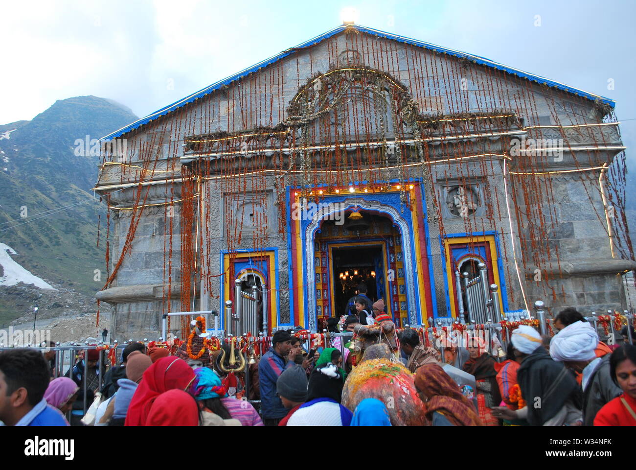 Kedarnath temple shrine hi-res stock photography and images - Alamy