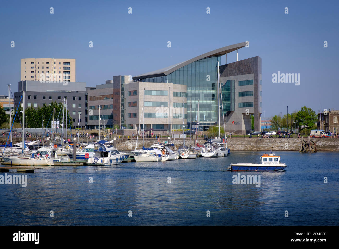 Cardiff marina hi-res stock photography and images - Alamy
