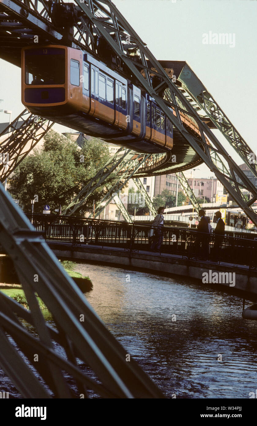Schwebebahn suspension railway hi-res stock photography and images - Alamy