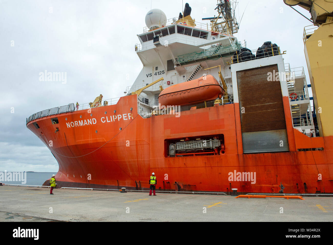 Decommissioned oil rigs north sea hi-res stock photography and images ...