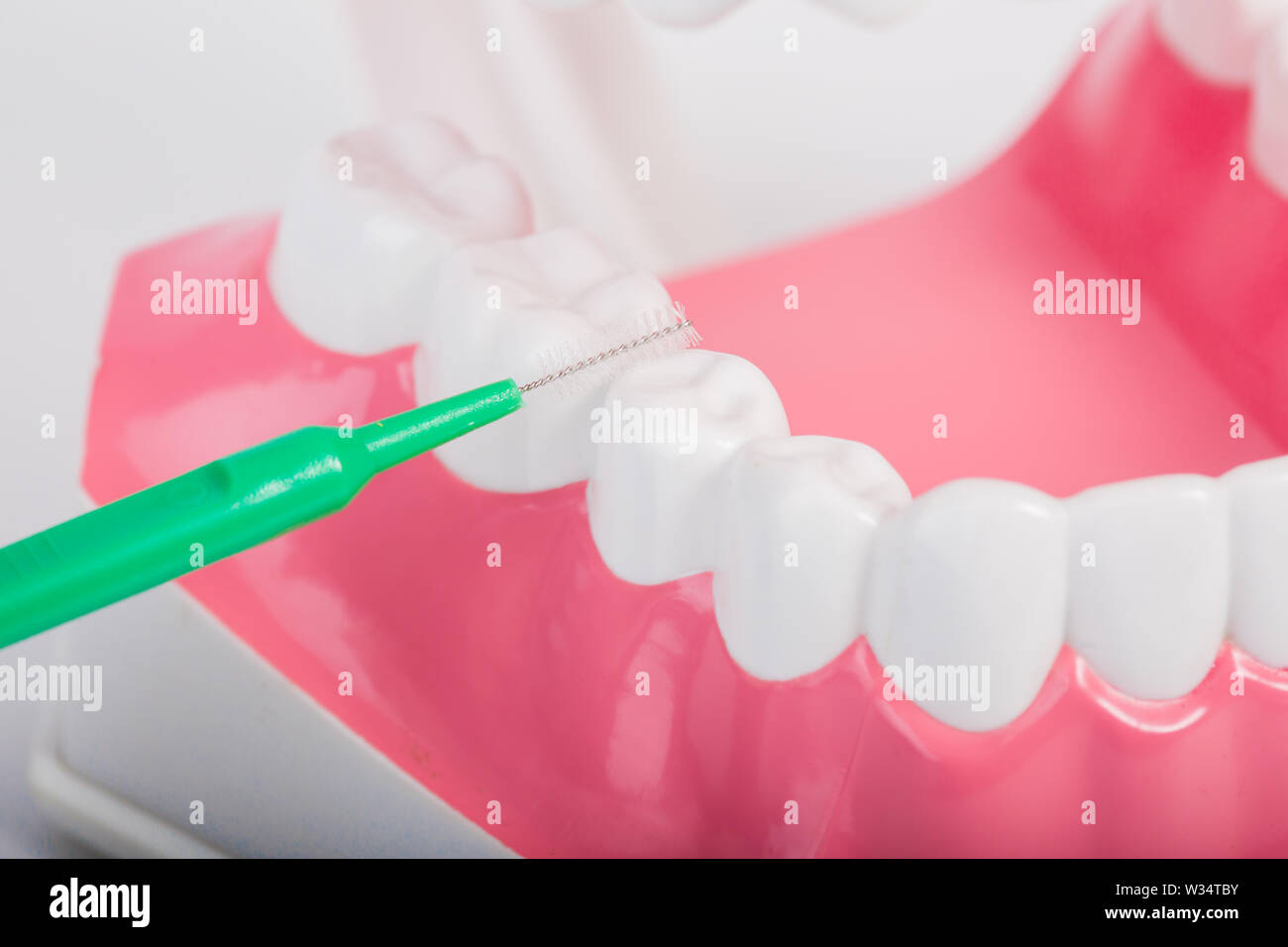 Dental floss hi-res stock photography and images - Alamy