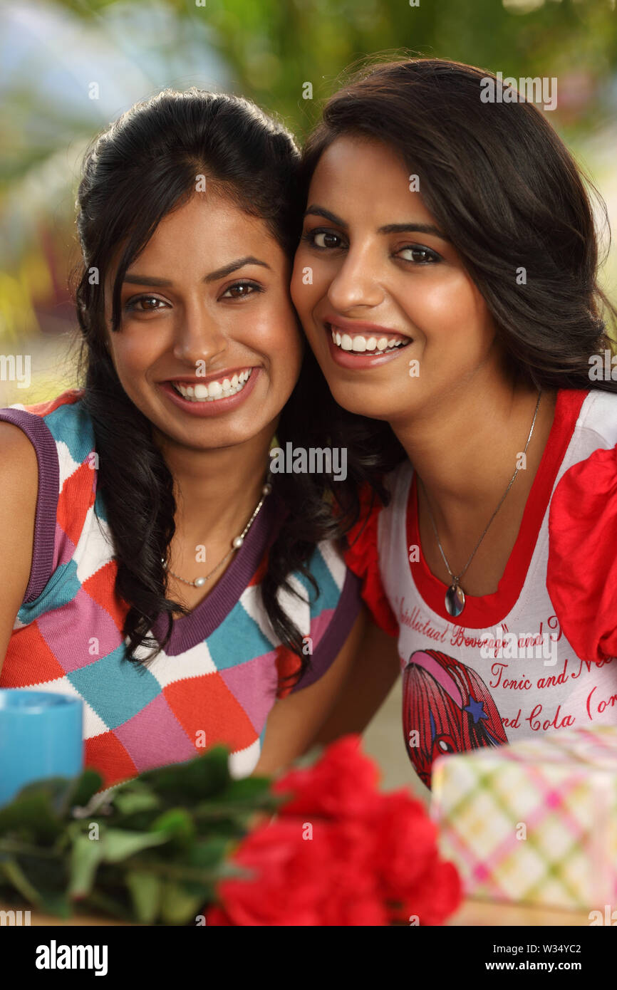 Portrait of two friends smiling Stock Photo - Alamy