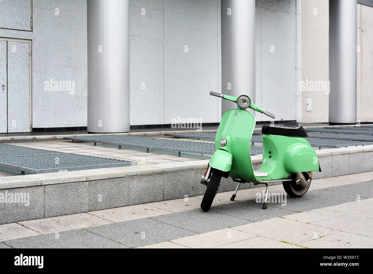 Green vespa hi-res stock photography and images - Alamy