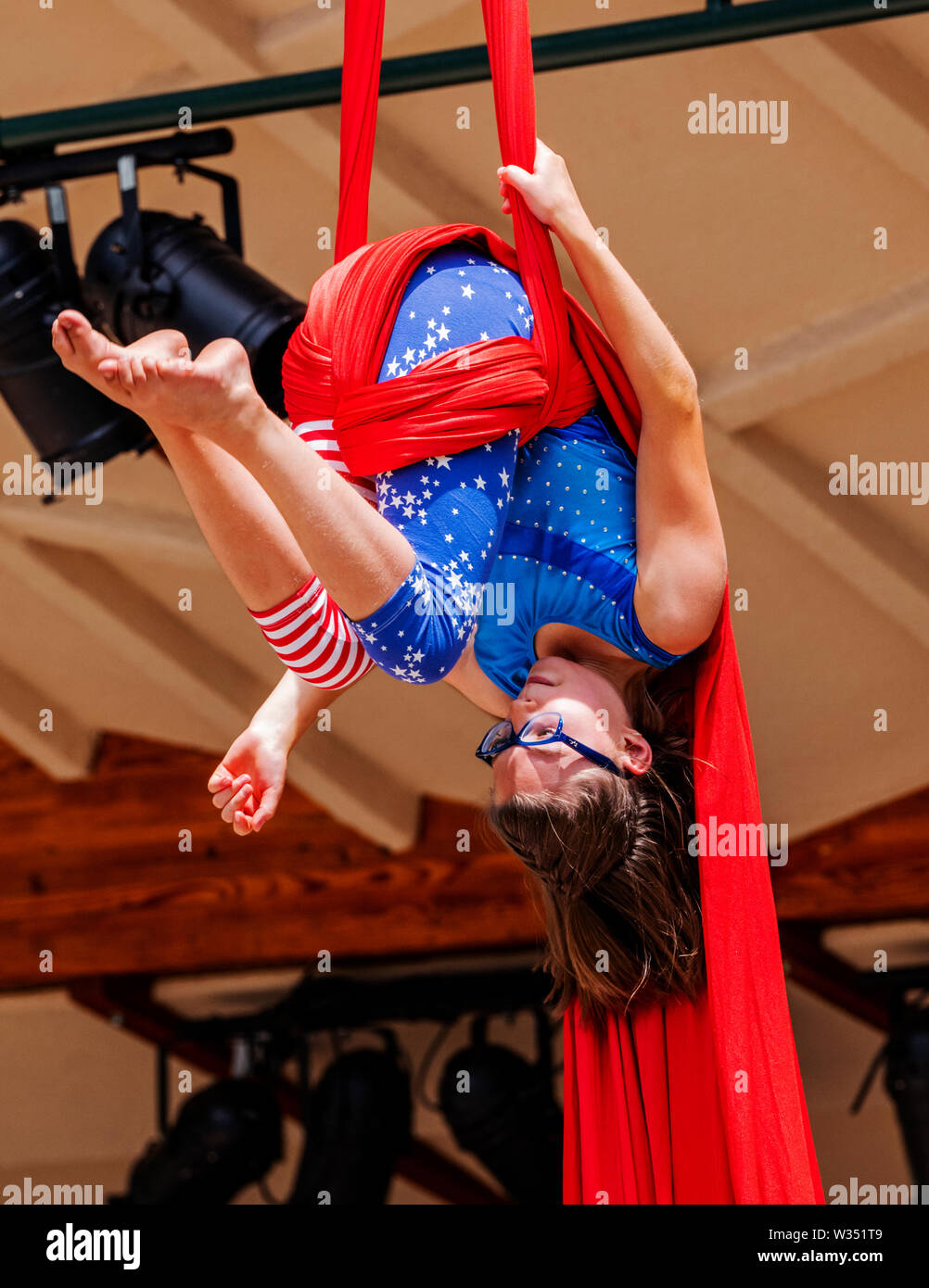 Aerial silk performer acrobatic acrobatics hi-res stock photography and ...