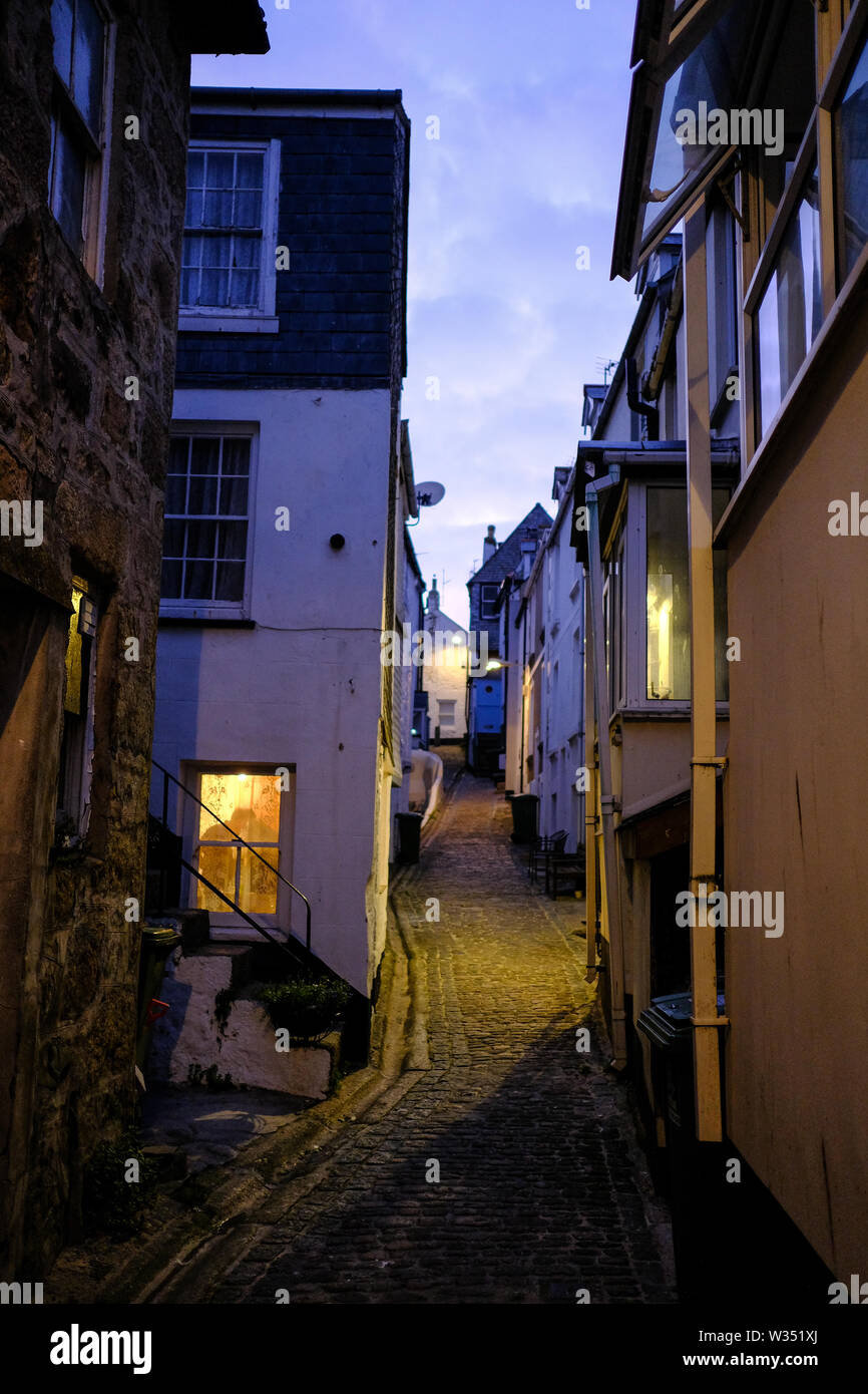 The narrow streets of St Ives in the evening light Stock Photo - Alamy