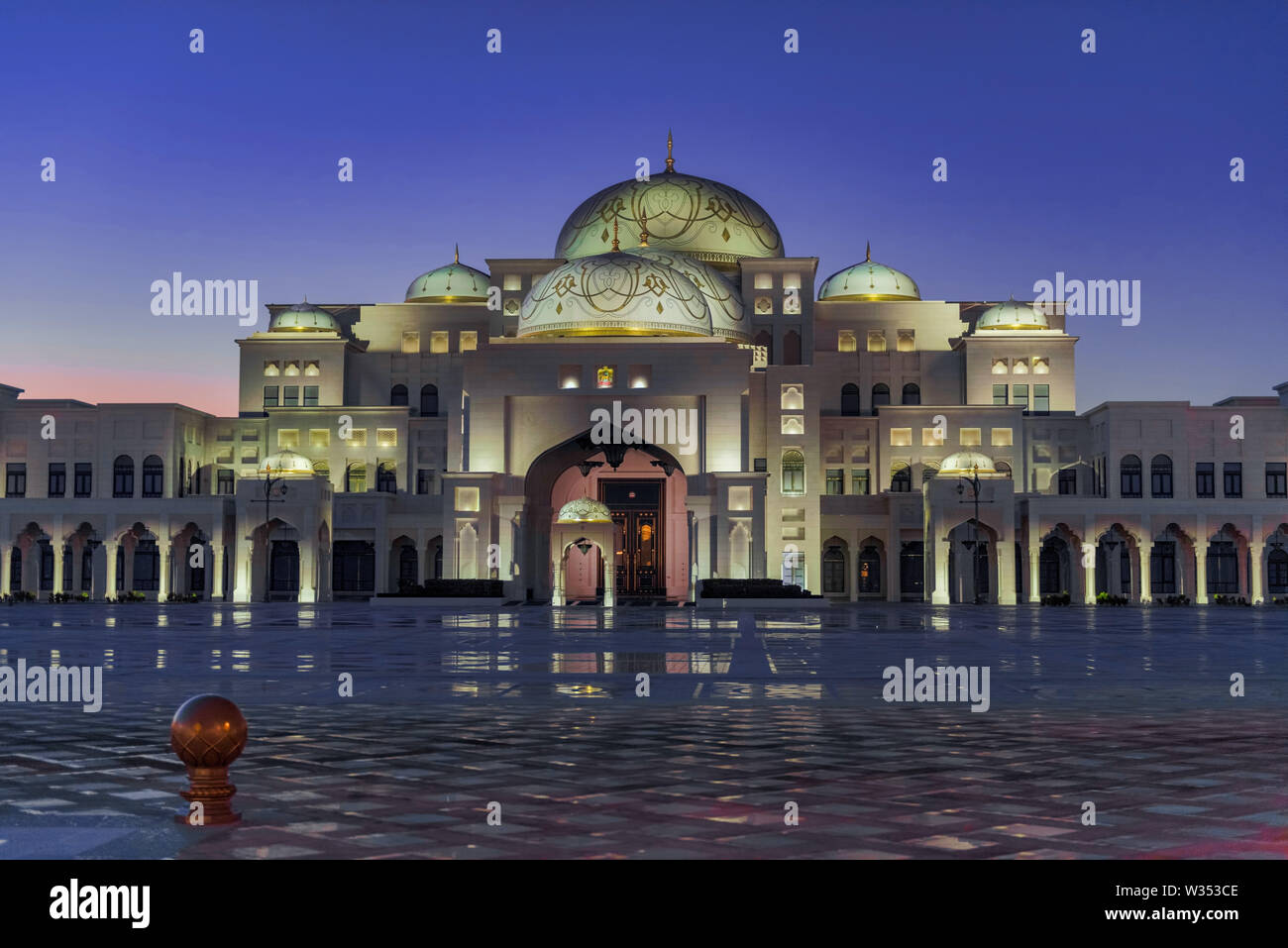 Qasr Al Watan in Abu Dhabi Stock Photo - Alamy