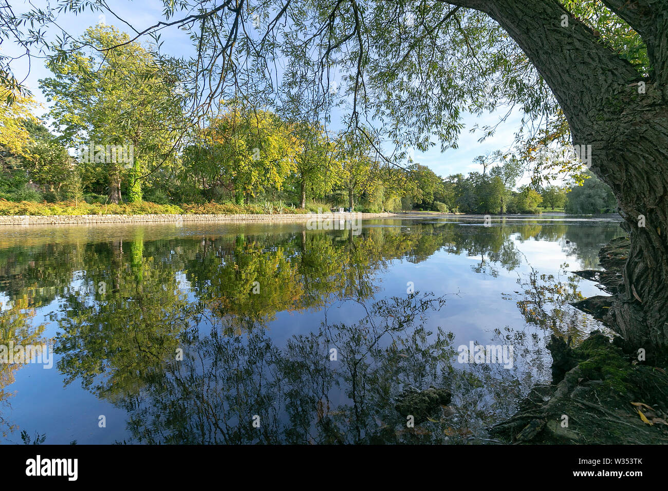 Ropner park lake hi-res stock photography and images - Alamy