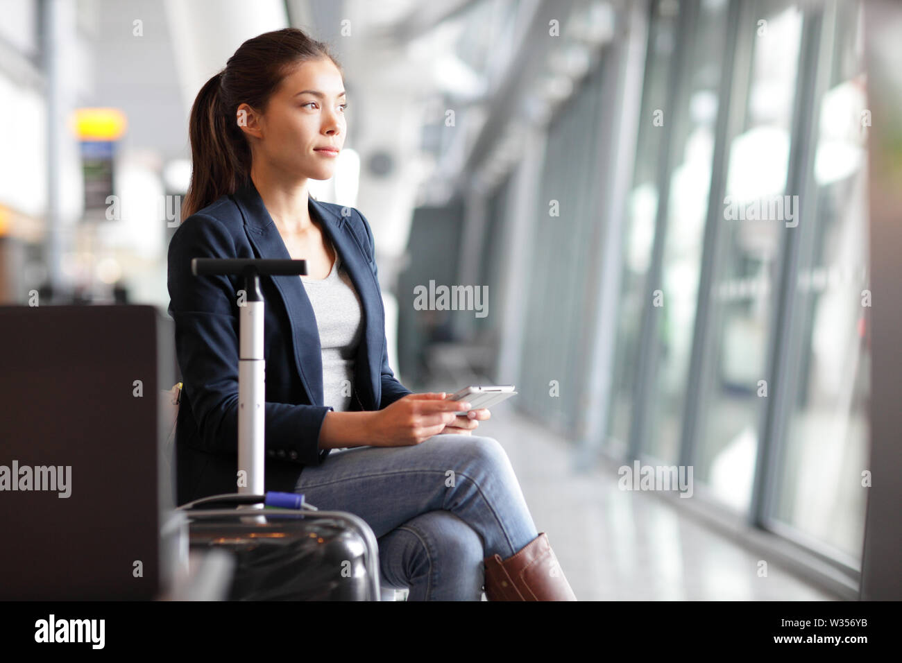 Beautiful business woman waiting airport hi-res stock photography and images - Alamy