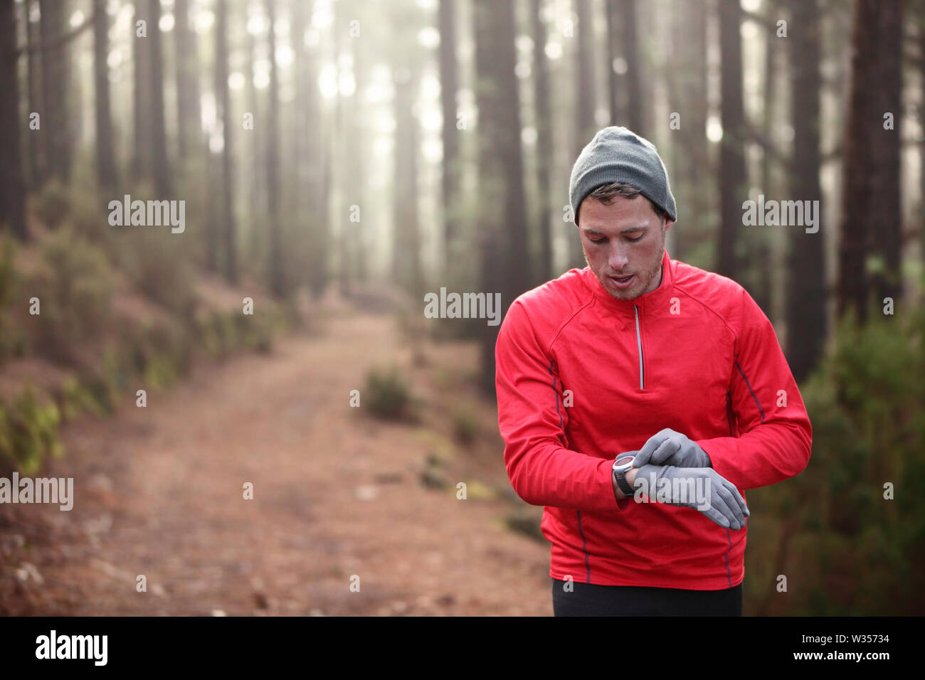 Heart rate monitor athlete hi-res stock photography and images - Alamy