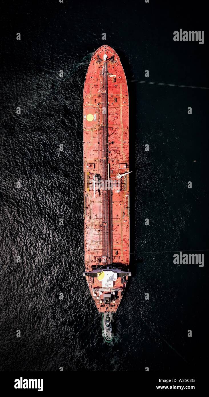 Tanker ship cargo overhead hi-res stock photography and images - Alamy