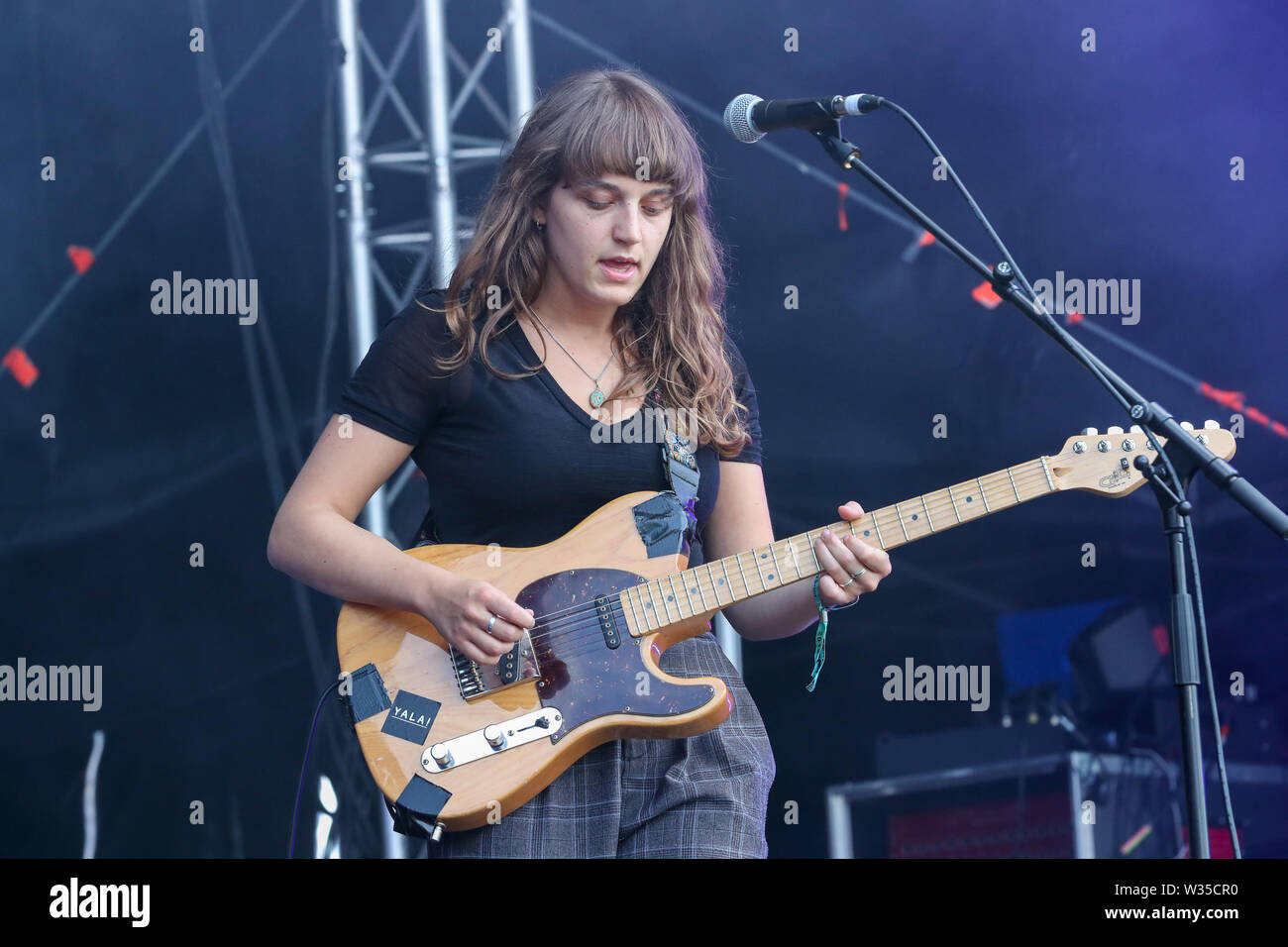 Big Moon Singer High Resolution Stock Photography and Images - Alamy