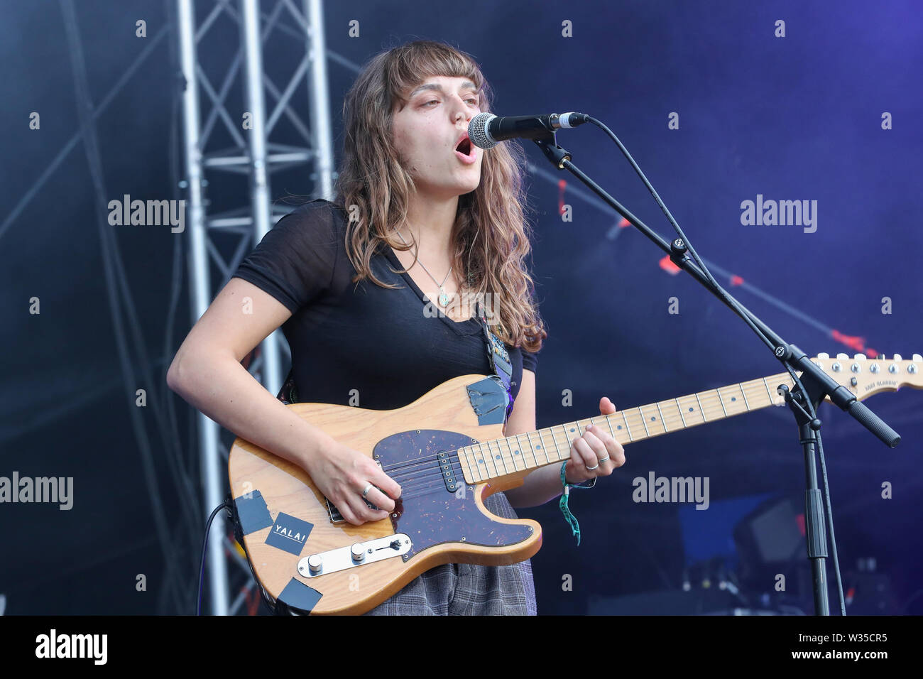 Big Moon Singer High Resolution Stock Photography and Images - Alamy