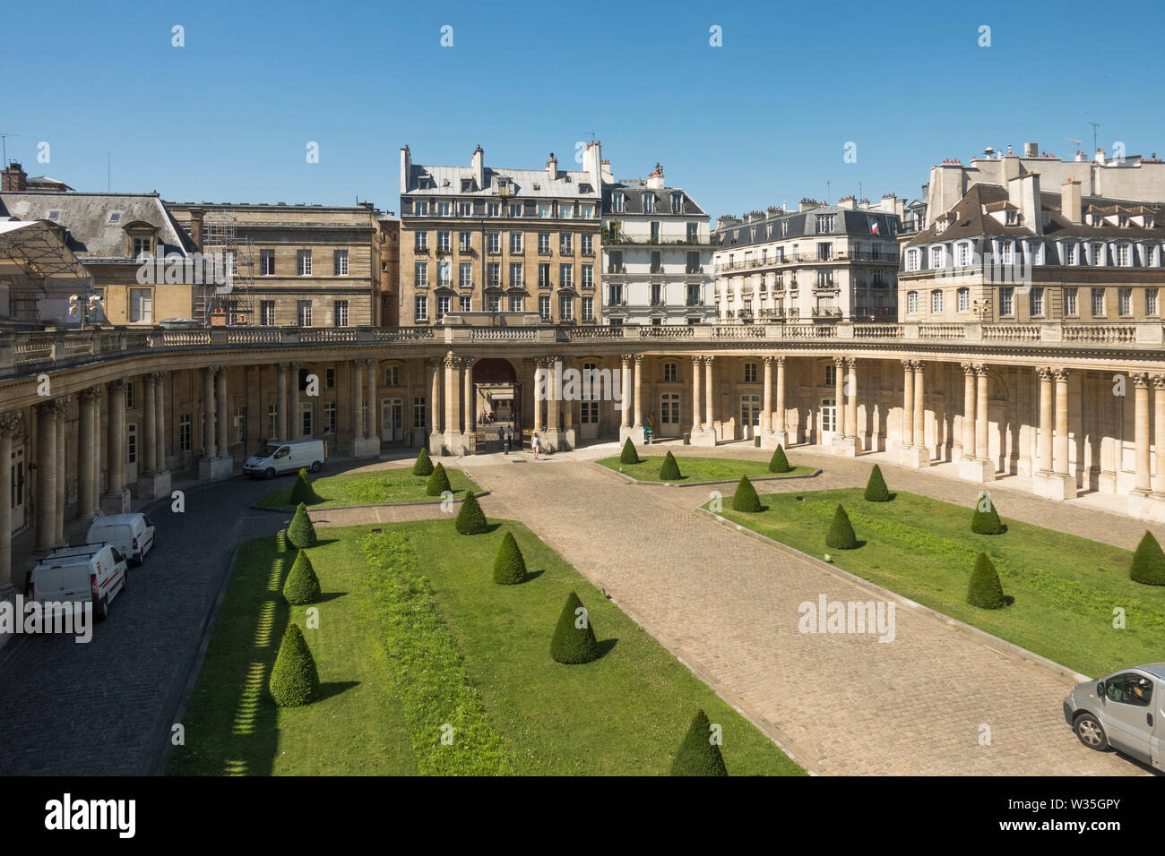 Government building france hi-res stock photography and images - Alamy