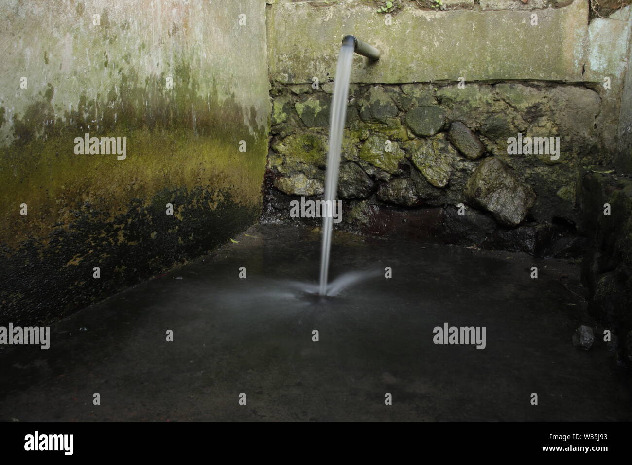 Shower running hi-res stock photography and images - Alamy