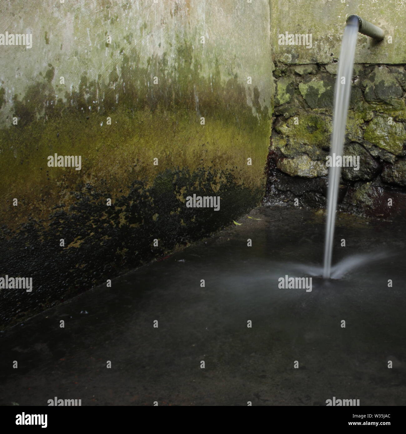 Shower running hi-res stock photography and images - Alamy