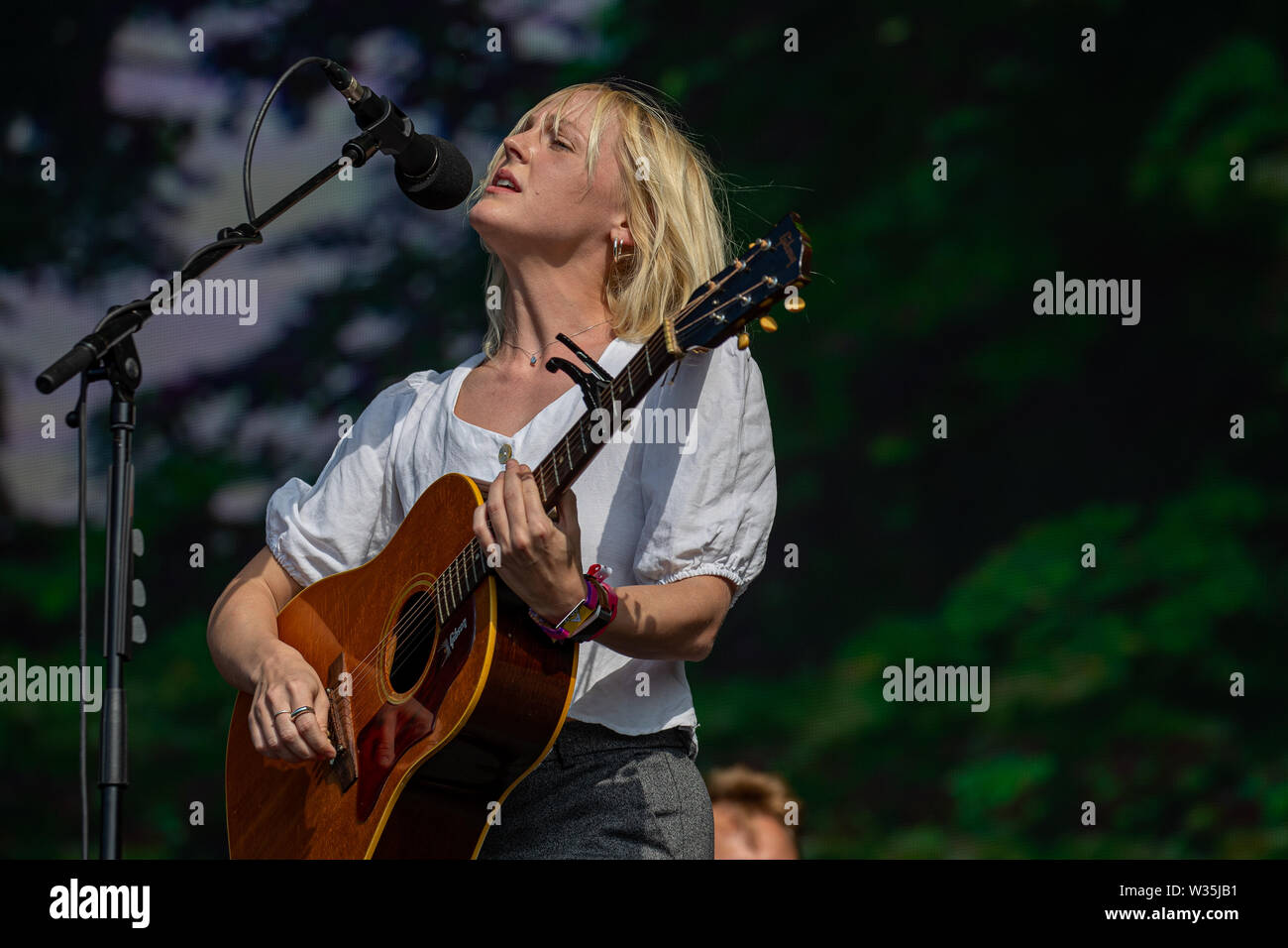 Laura marling neil young hi-res stock photography and images - Alamy