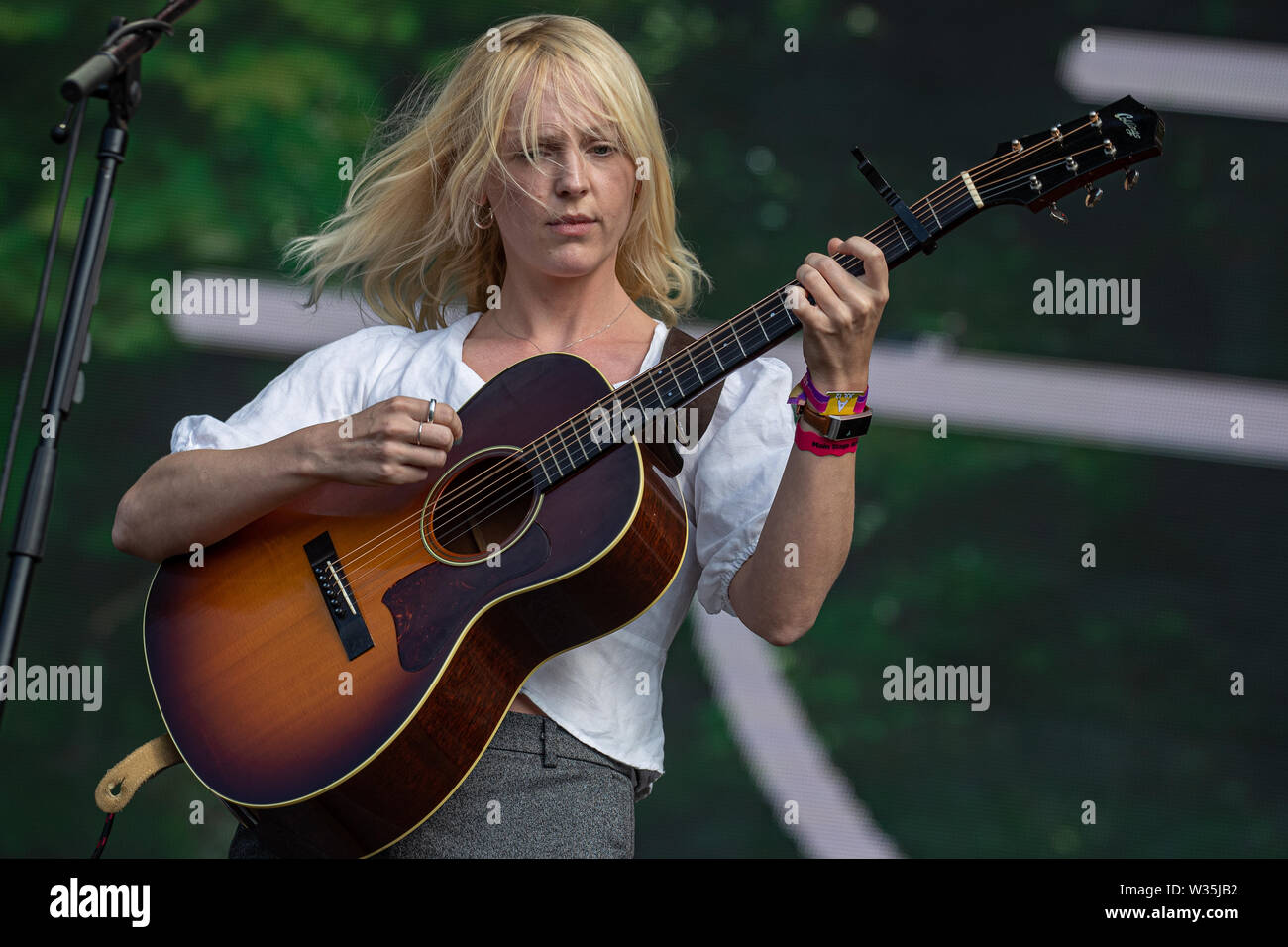 Laura marling neil young hi-res stock photography and images - Alamy