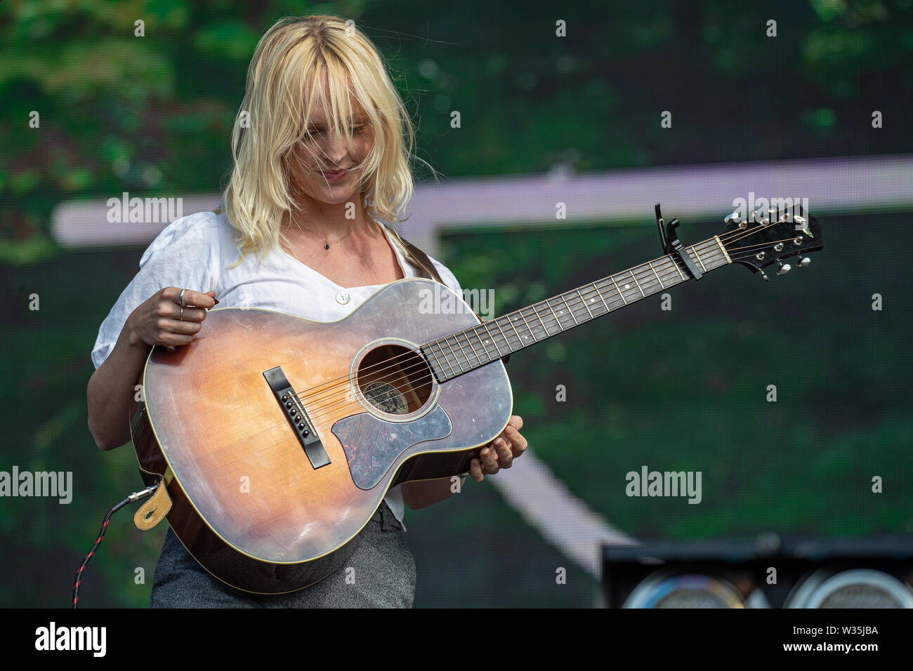 Laura marling neil young hi-res stock photography and images - Alamy