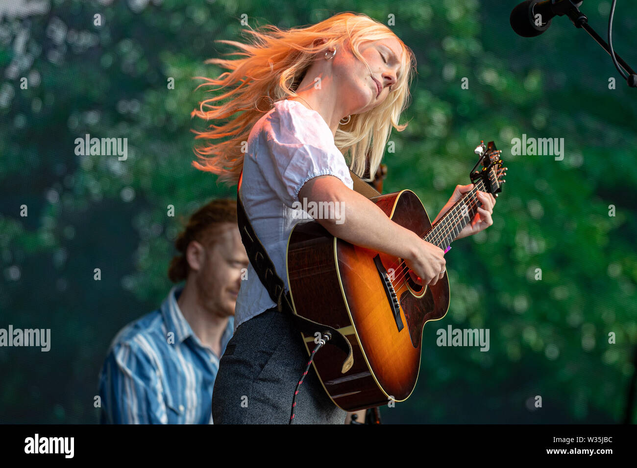 Laura marling neil young hi-res stock photography and images - Alamy