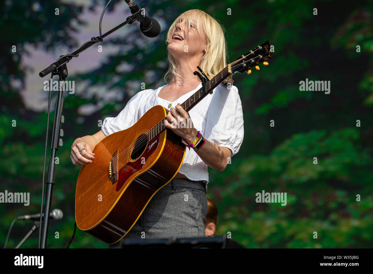 Laura marling neil young hi-res stock photography and images - Alamy
