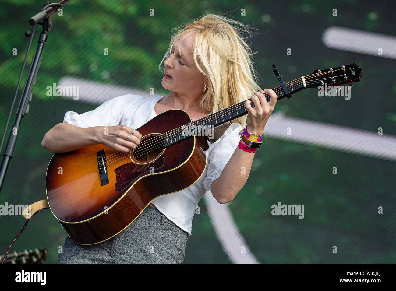 Laura marling neil young hi-res stock photography and images - Alamy