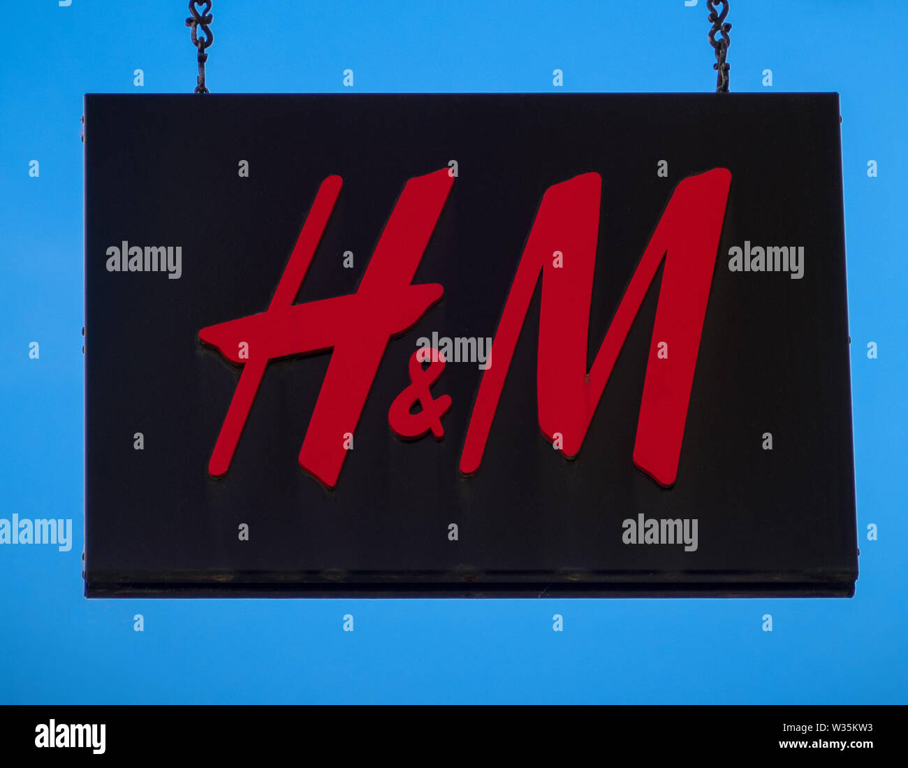 Logo of famous clothing retailer H&M Stock Photo - Alamy