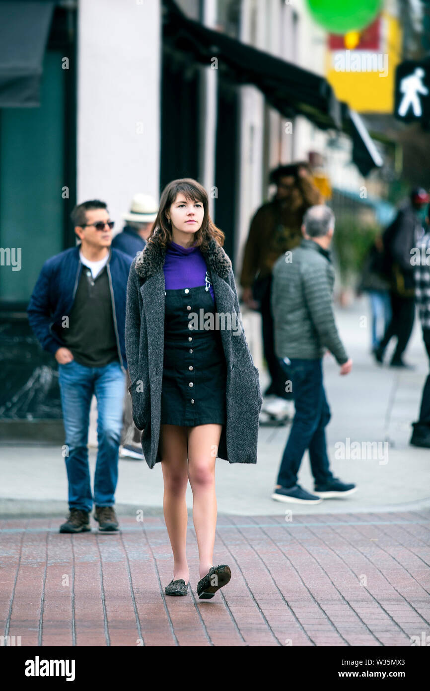 Commuting on foot hi-res stock photography and images - Alamy