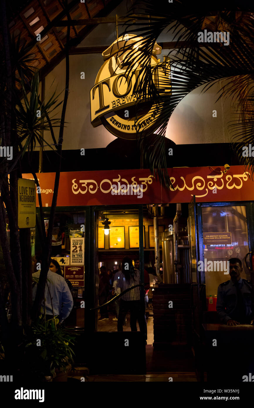 Full toit hi-res stock photography and images - Alamy