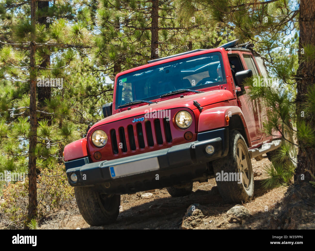 Car leaf spring hi-res stock photography and images - Alamy
