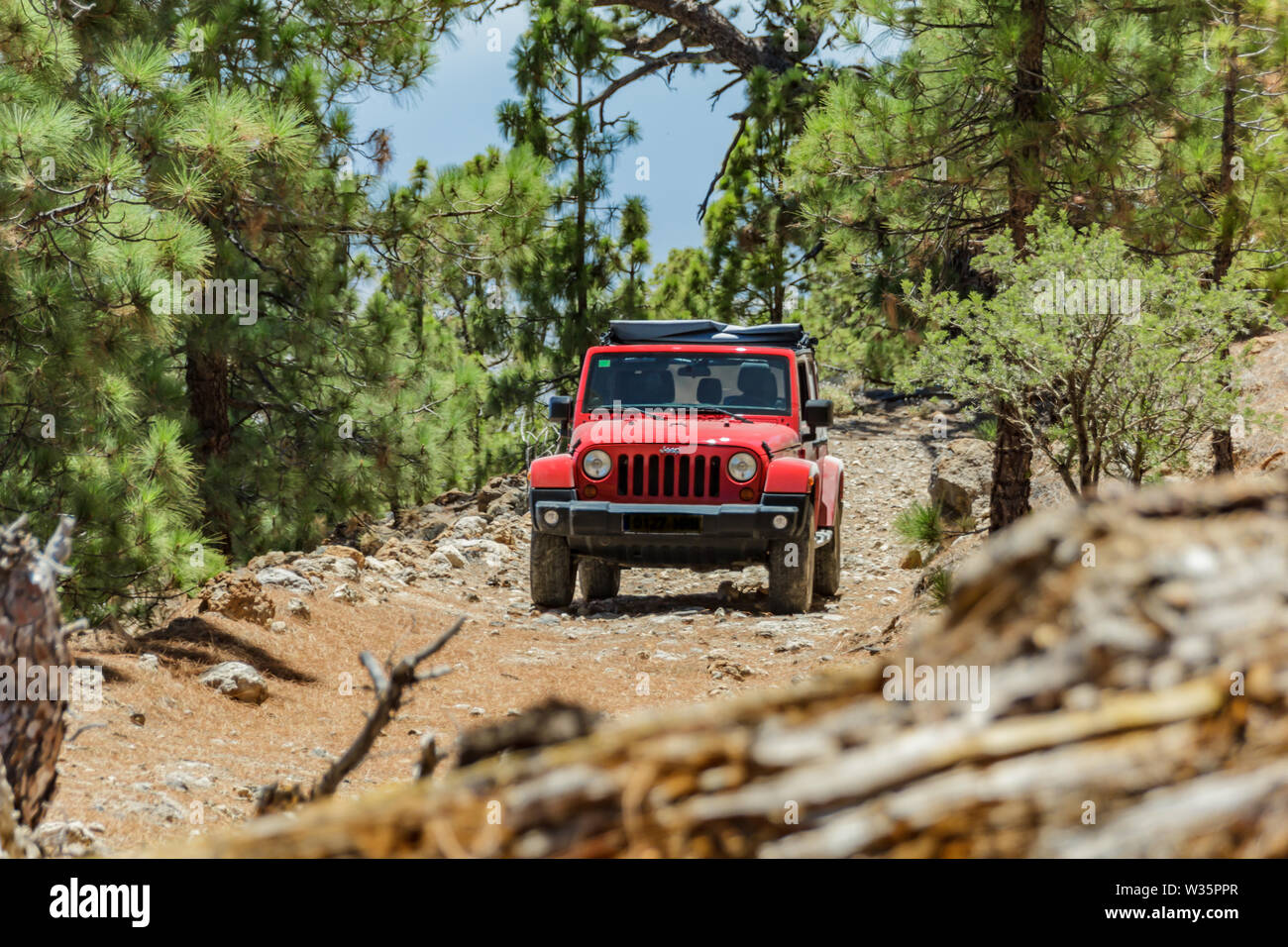 Car leaf spring hi-res stock photography and images - Alamy