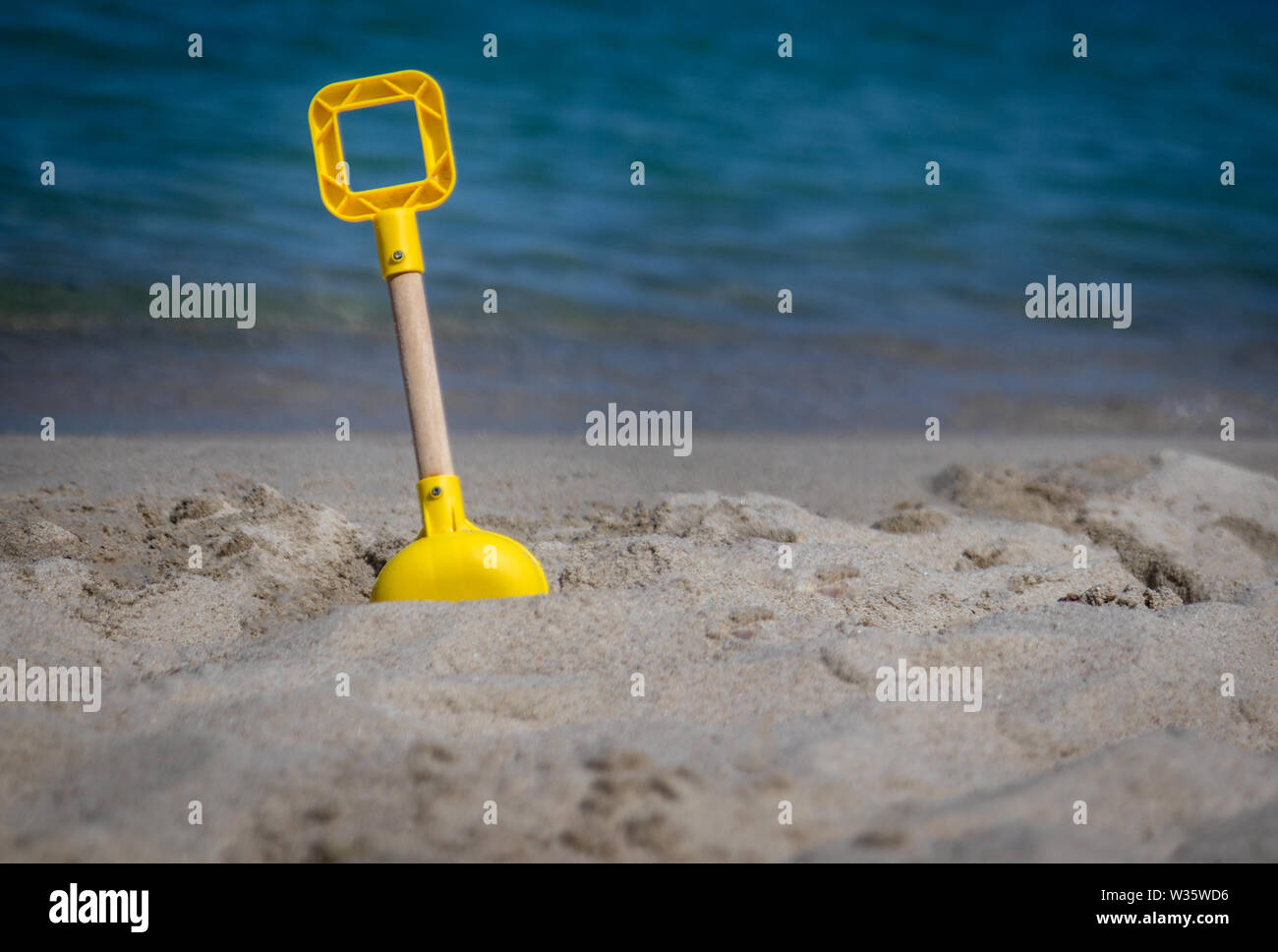 Dig into the sand hi-res stock photography and images - Alamy