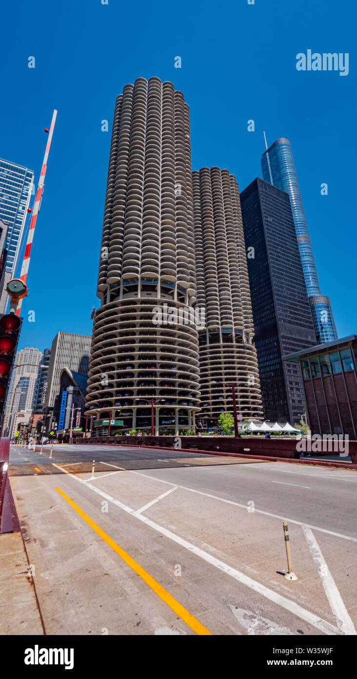 The High rise buildings of Chicago downtown - CHICAGO, USA - JUNE 11 ...